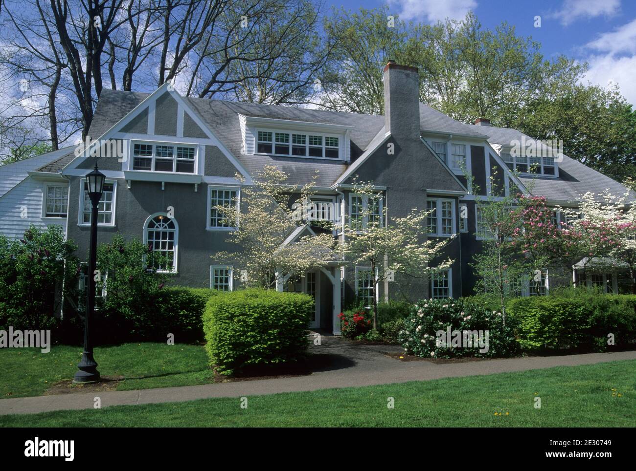 College residence hall hi-res stock photography and images - Alamy