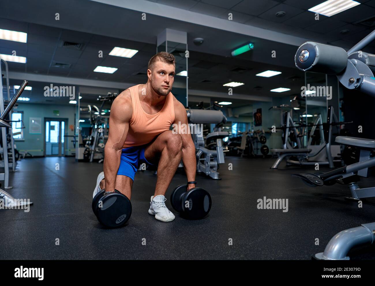 Side view portrait muscular man hi-res stock photography and images - Alamy