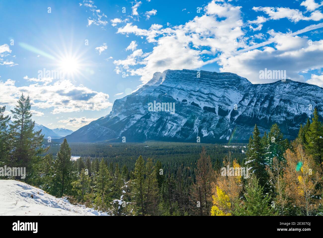 Mount rundle sunshine hi-res stock photography and images - Alamy