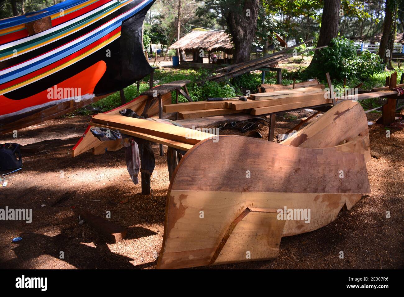 NARATHIWAT, THAILAND – 1 JANUARY 2021 : manufacturing kolae boat at ...