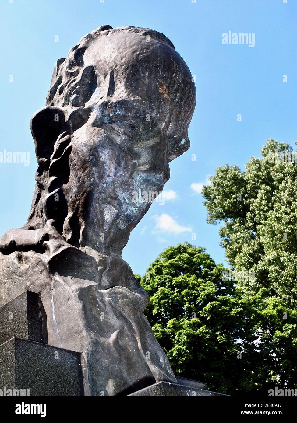 Sculpture of Christian Dietrich Grabbe in Duesseldorf Stock Photo - Alamy