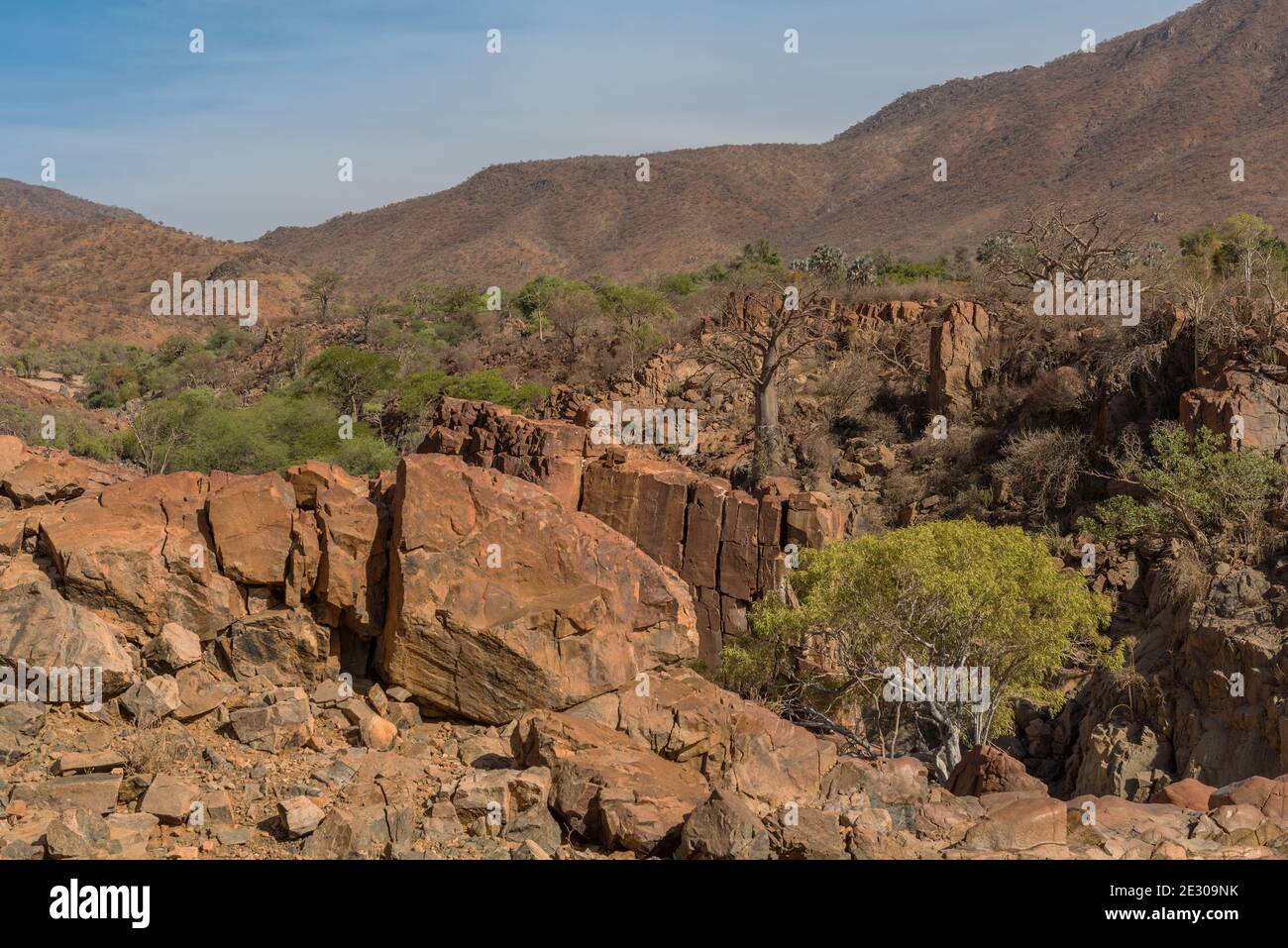 Landscape on the banks of the Kunene River, the border river between ...