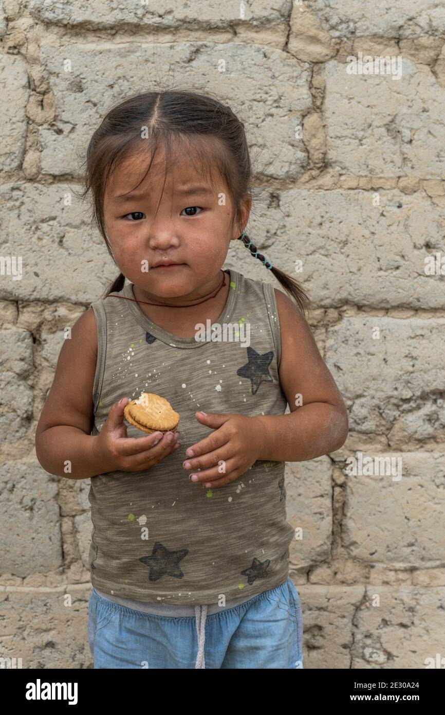 Shy girl hi-res stock photography and images - Alamy