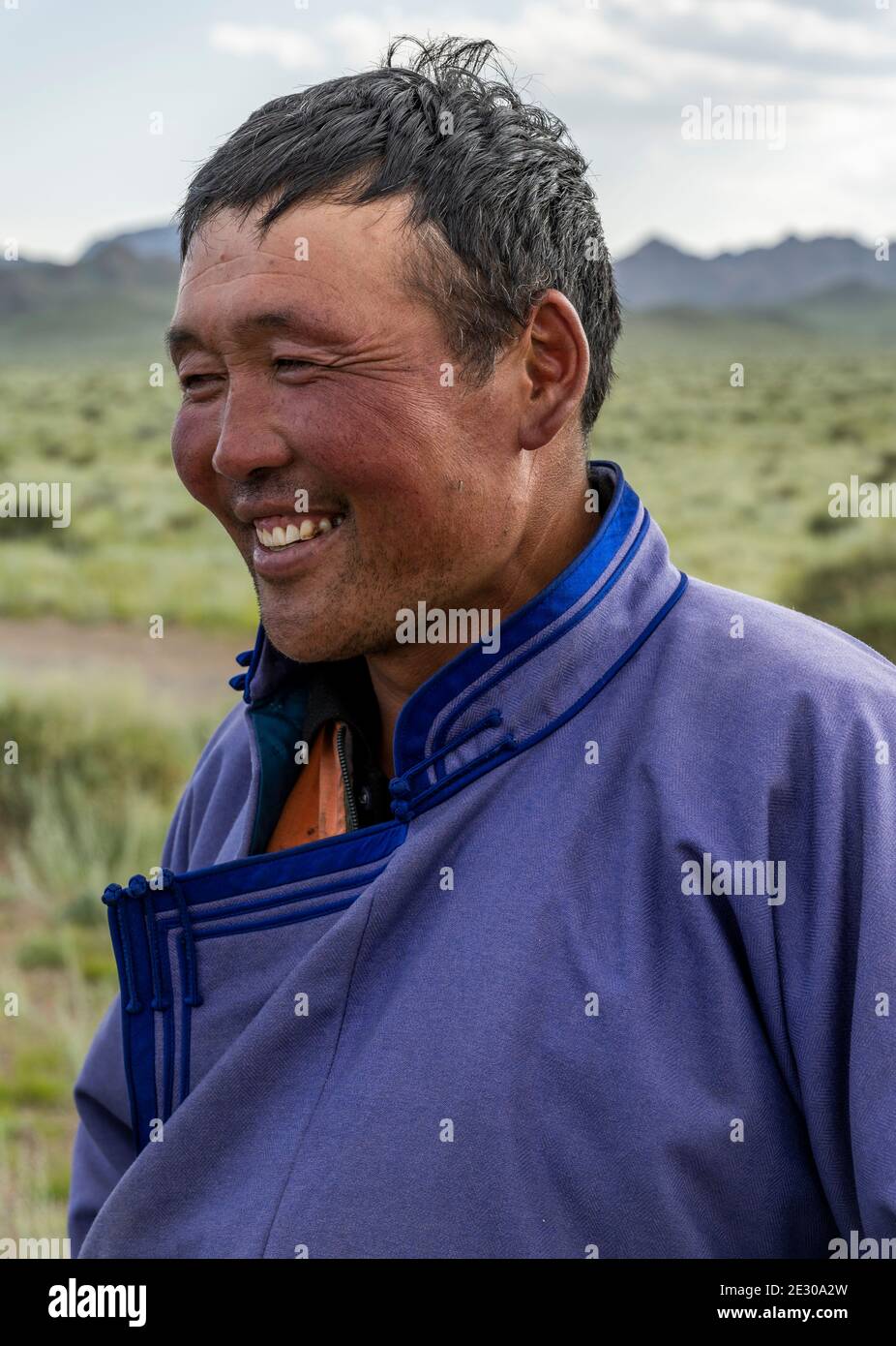 Traditional mongolian man old hi-res stock photography and images - Alamy