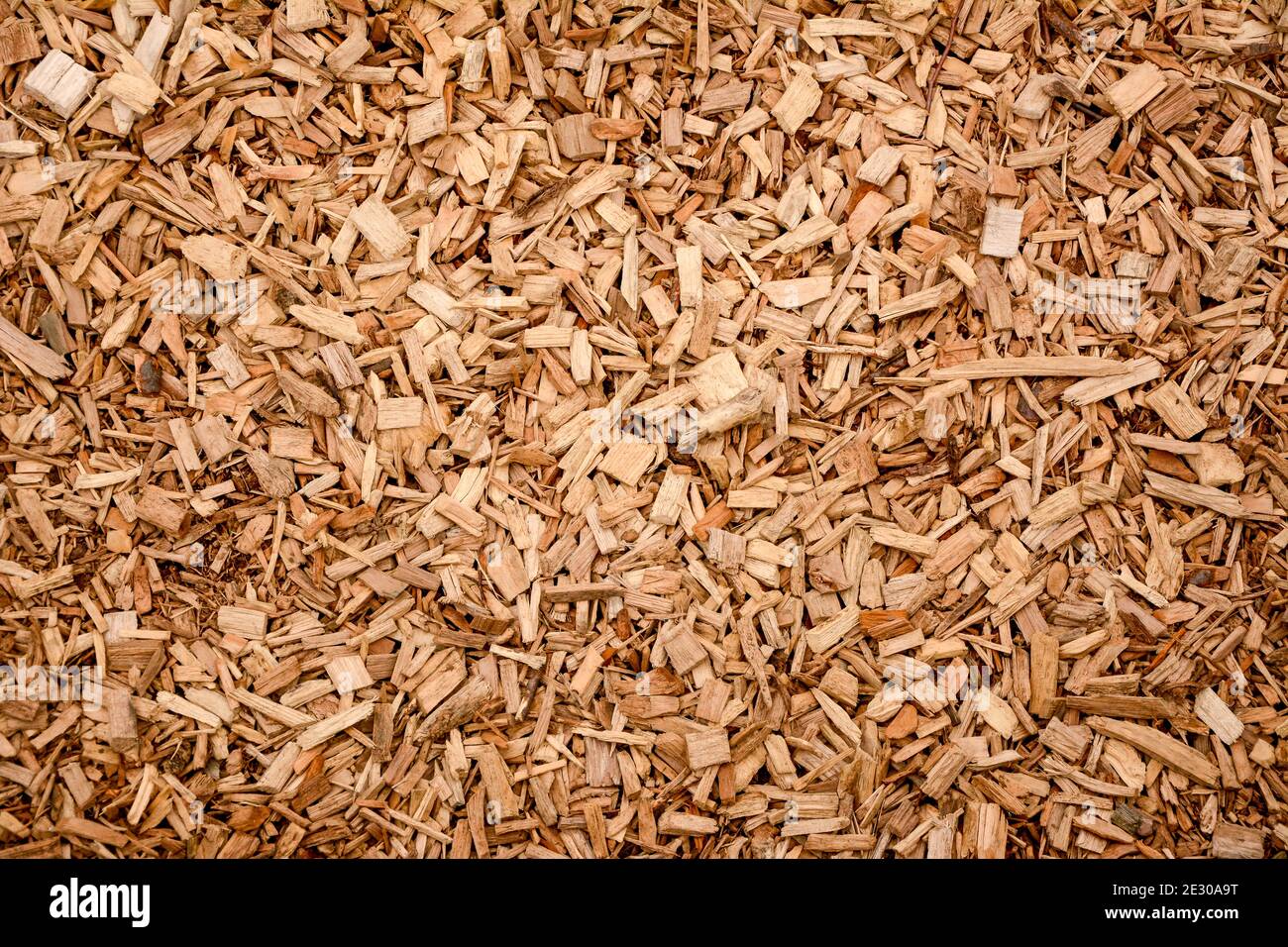 Pile of brown wood chips Stock Photo - Alamy