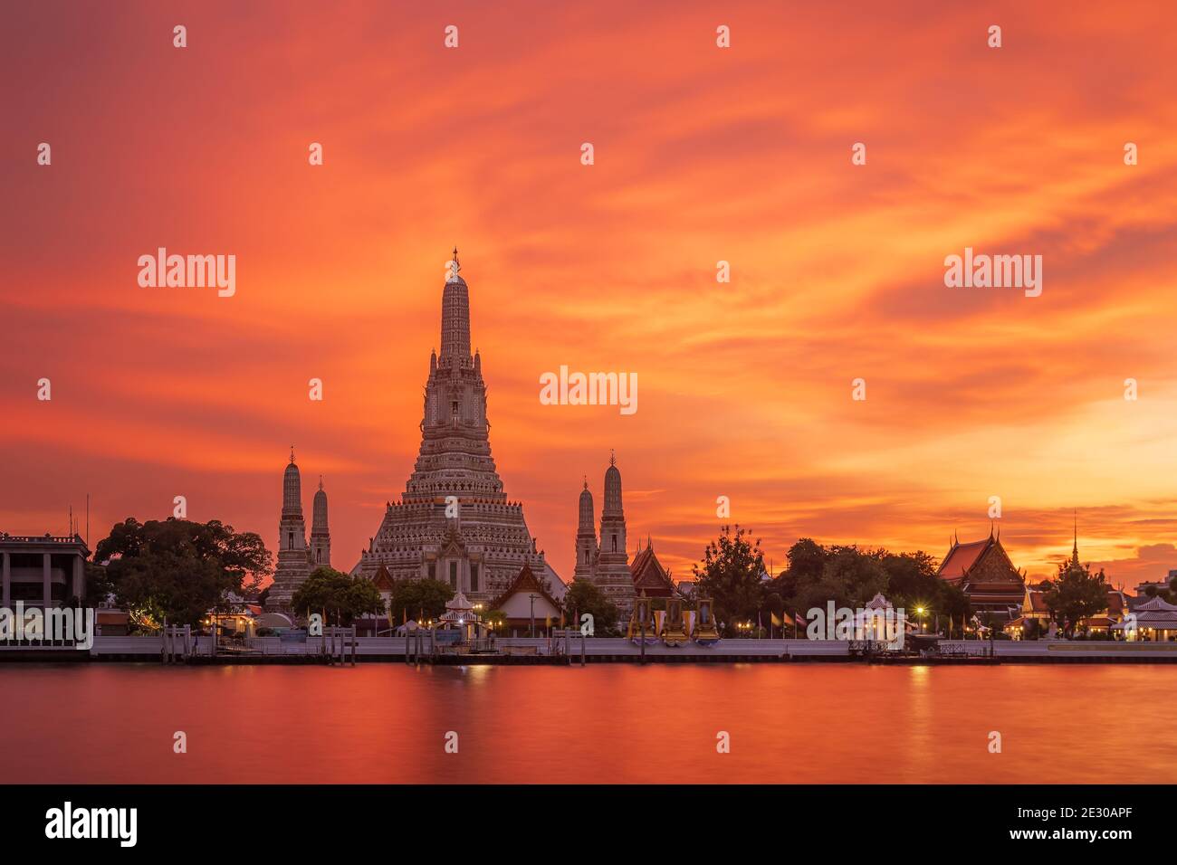 Wat Arun Ratchawararam (Temple of Dawn) and five pagodas during ...