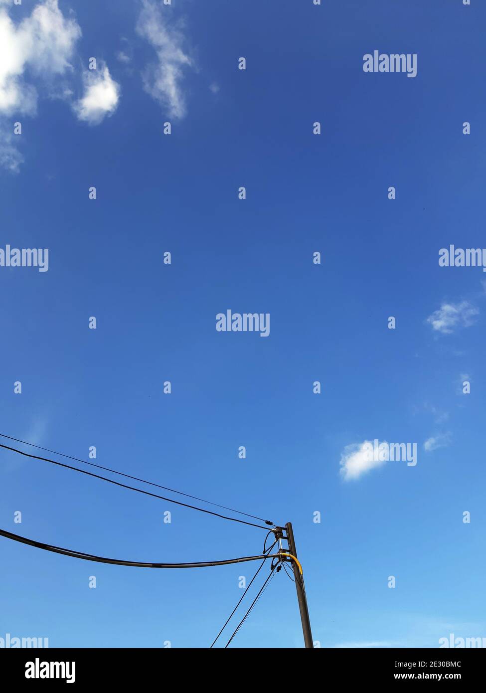 Street light power cable pole hi-res stock photography and images - Alamy