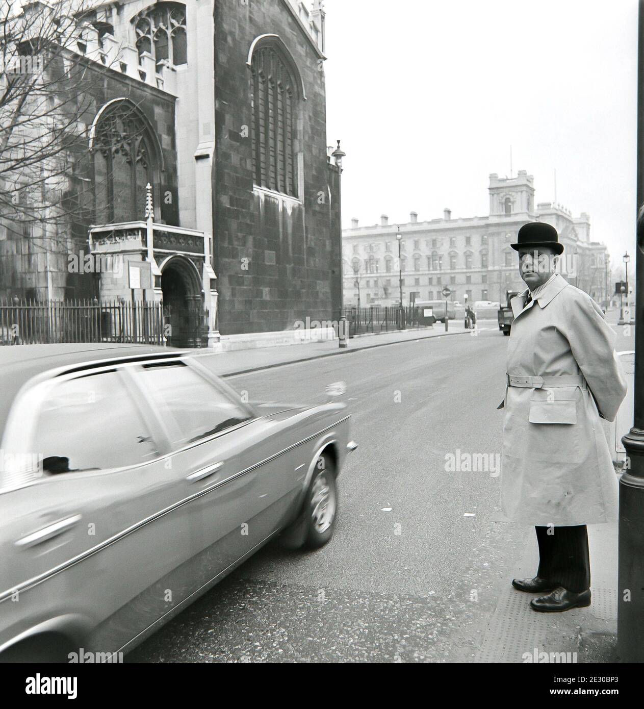 El político Manuel Fraga Iribarne en Londres, año 1975 Stock Photo - Alamy