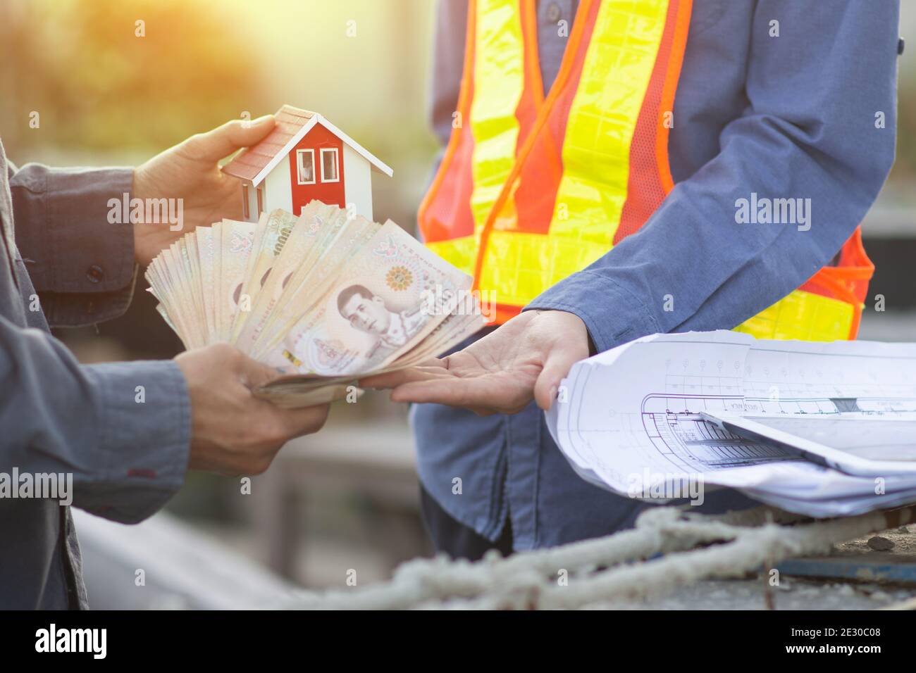 Cash in hand payment builder hi-res stock photography and images - Alamy