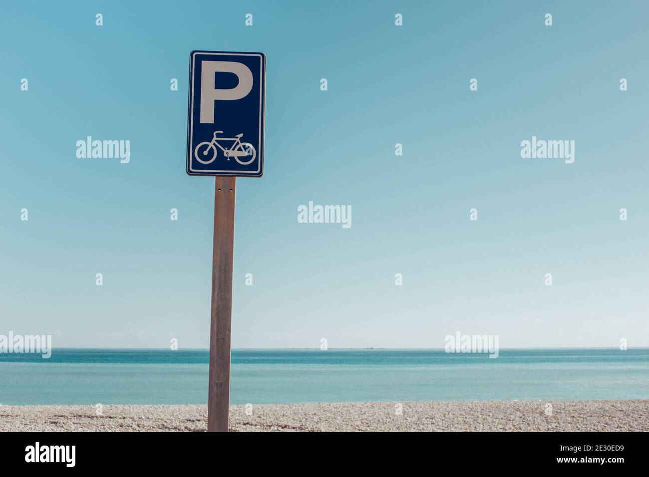 Bicycle parking sign at the beach Stock Photo - Alamy