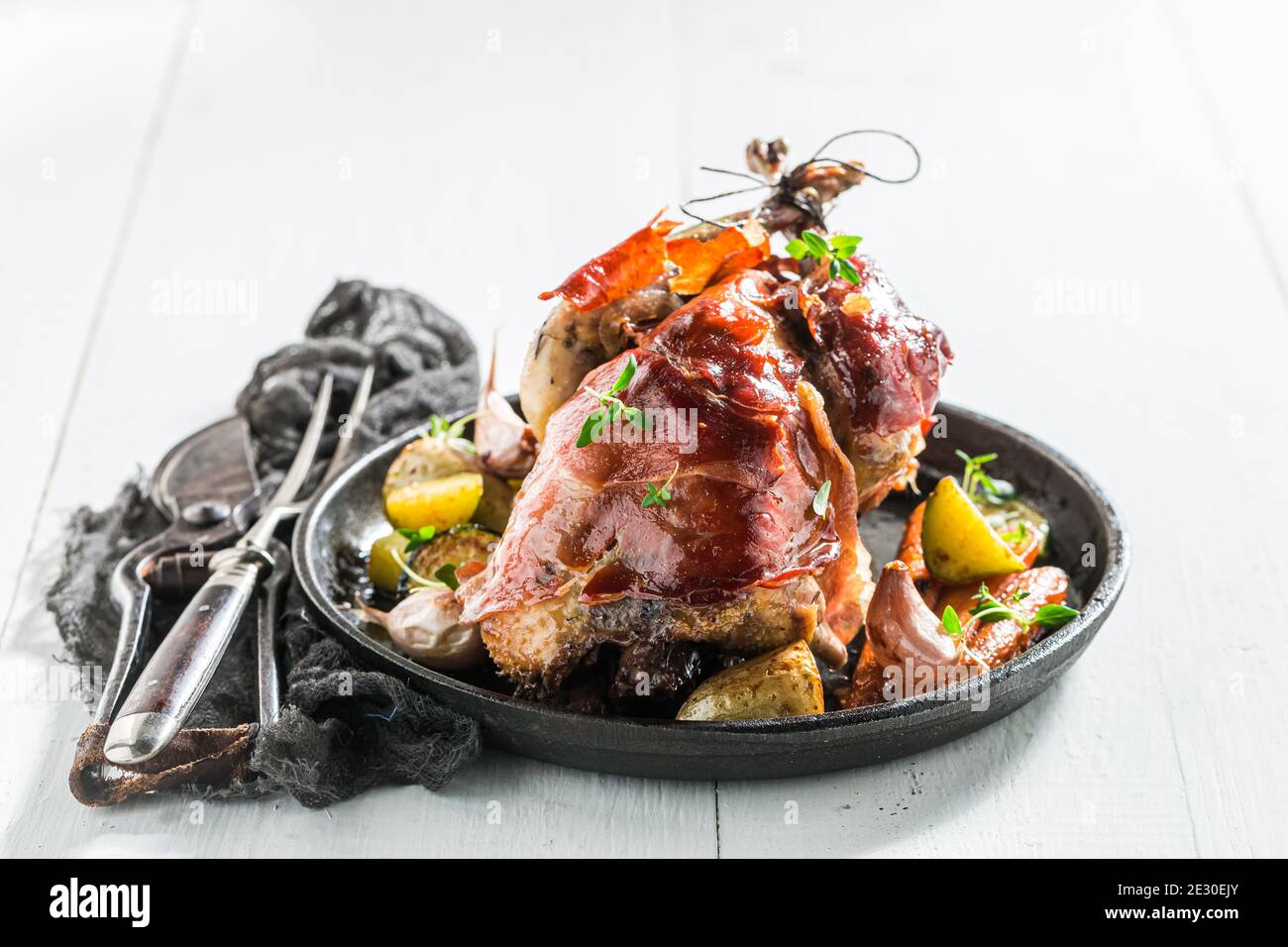Pheasant bird table hi-res stock photography and images - Alamy