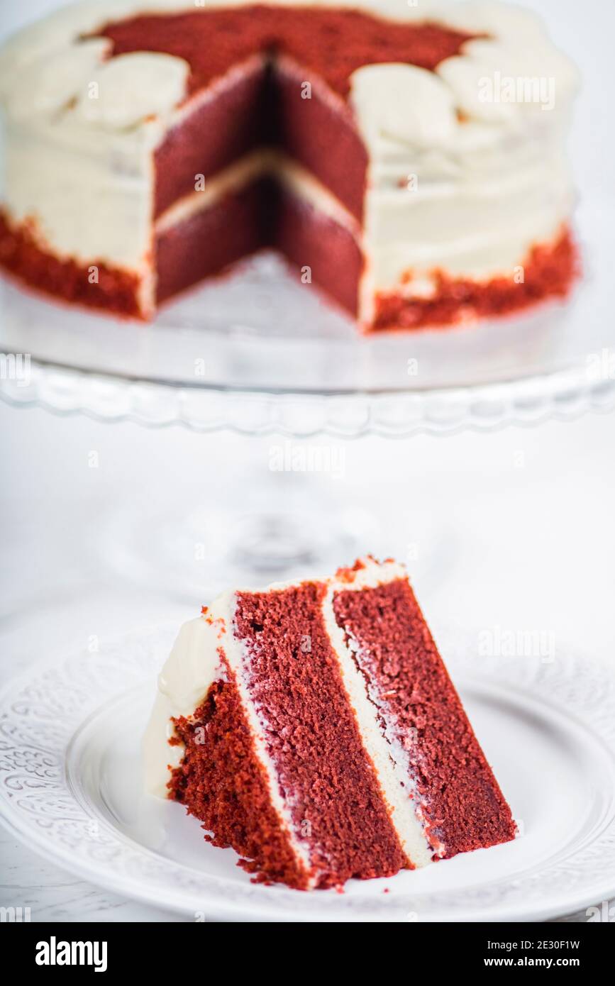 Red velvet cake hi-res stock photography and images - Alamy