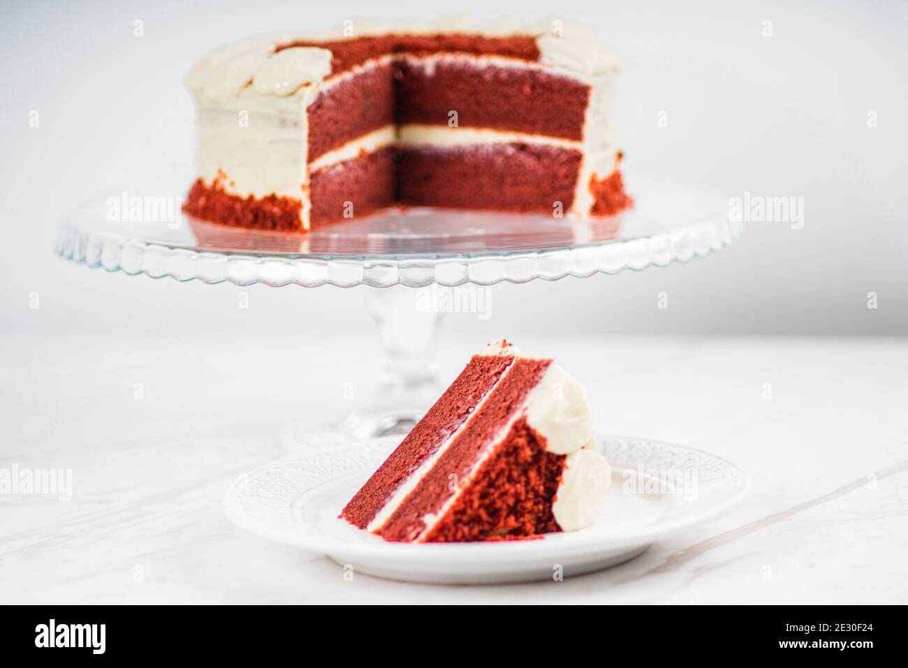 Red velvet cake hi-res stock photography and images - Alamy
