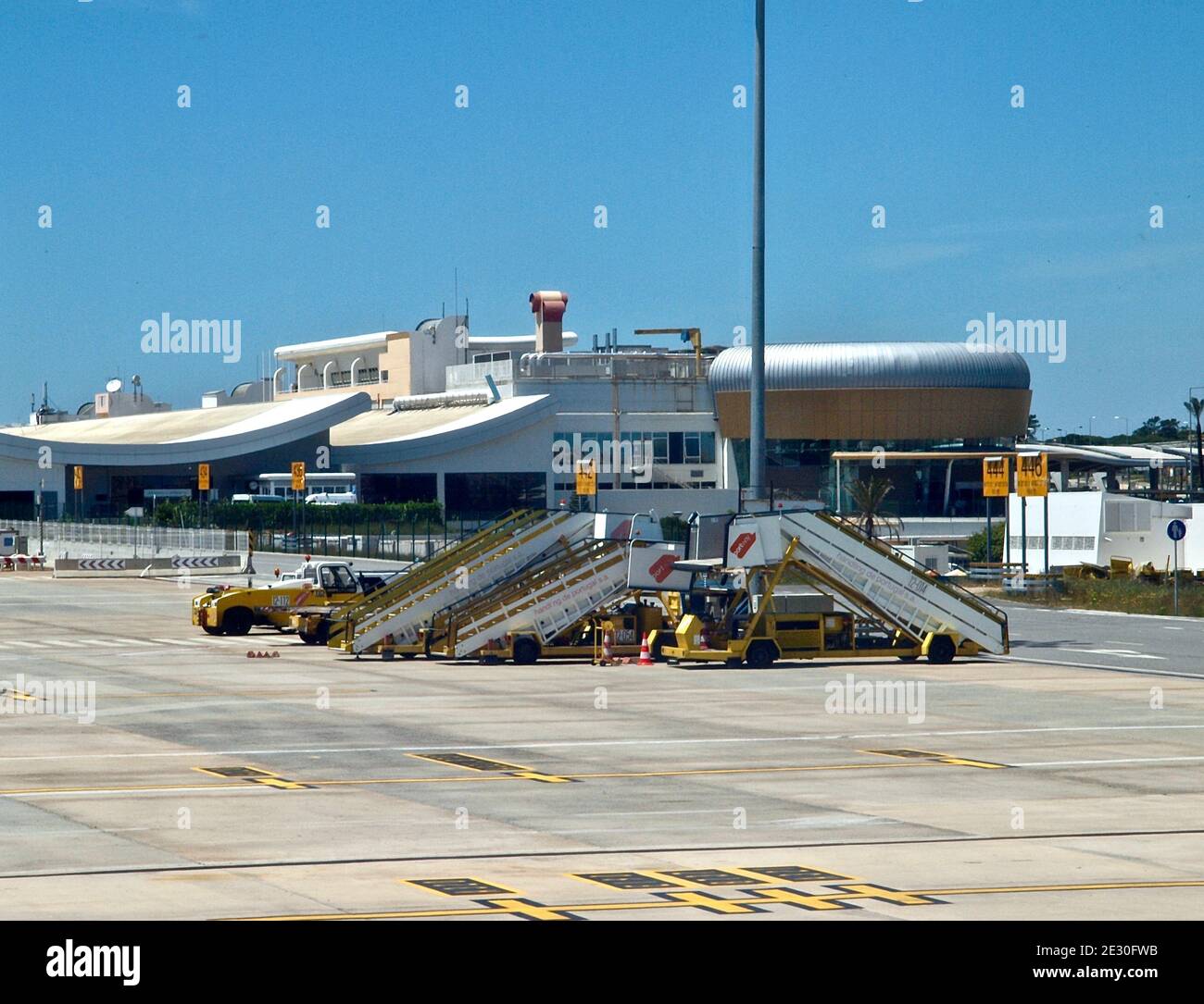 Faro airport portugal hi-res stock photography and images - Alamy