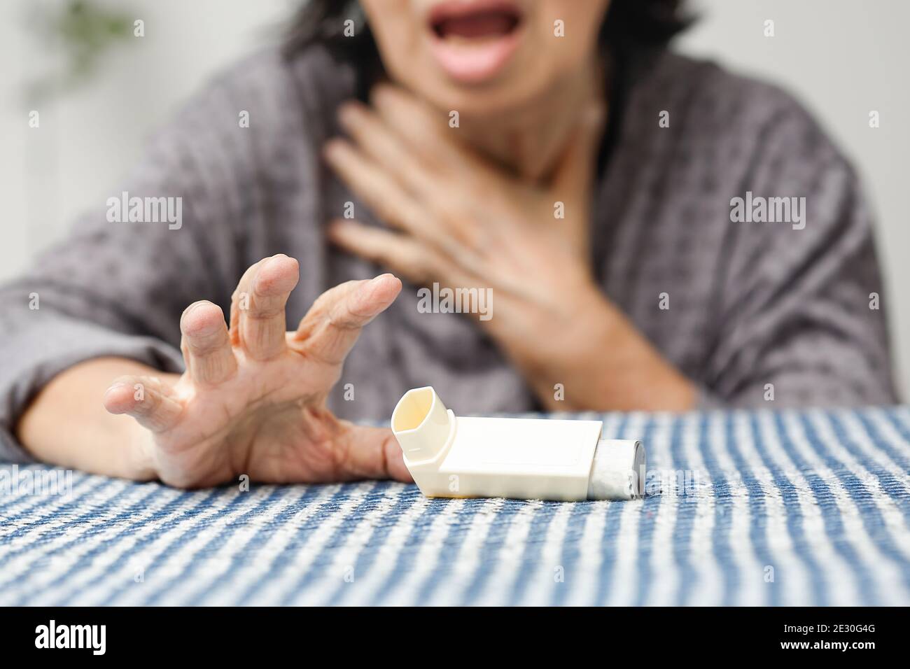Choking Woman High Resolution Stock Photography and Images - Alamy