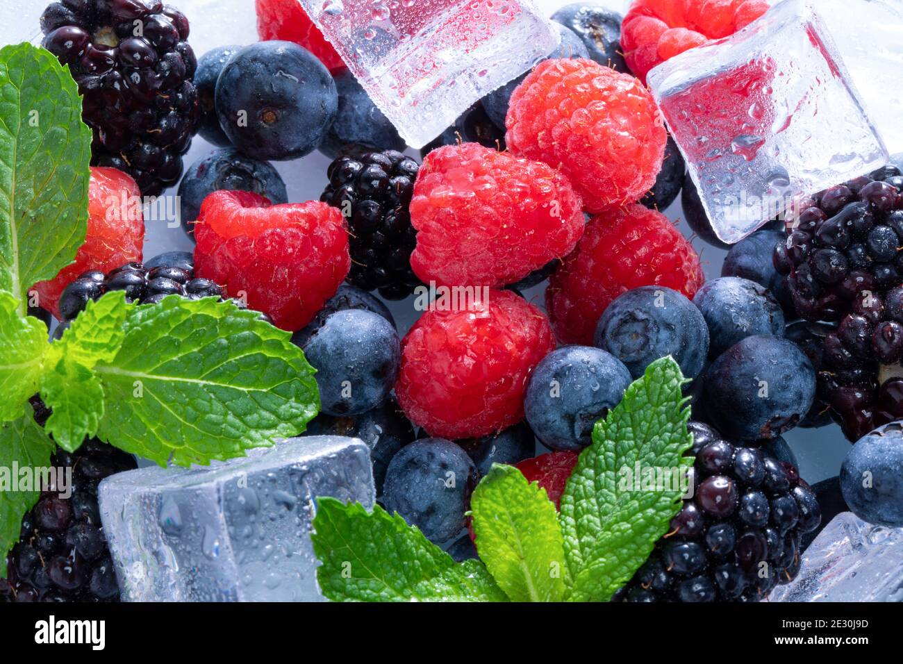 Melting ice cubes raspberry hi-res stock photography and images - Alamy