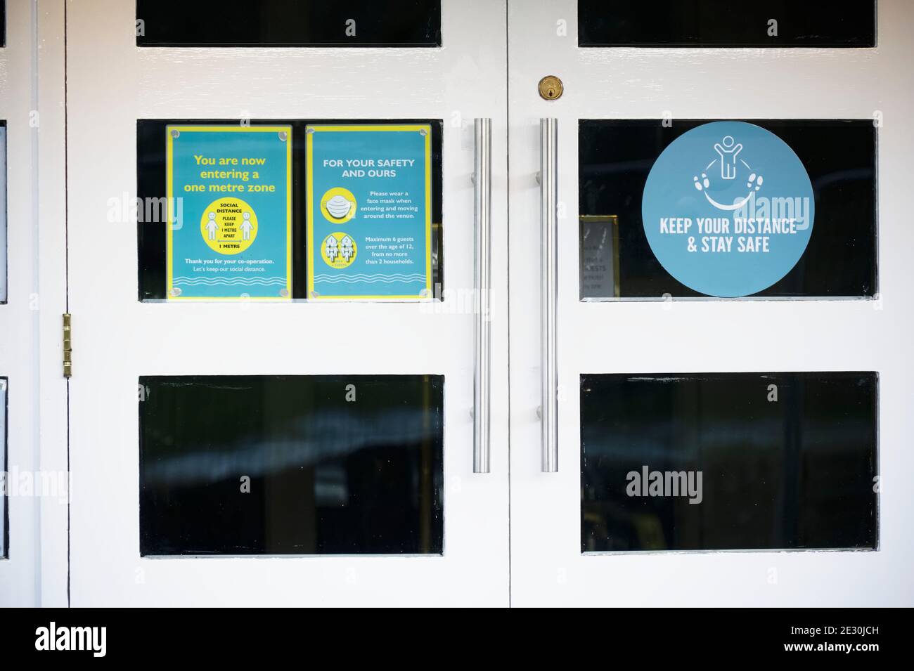 Hotel safe rules sign at entrance for covid-19 Stock Photo - Alamy