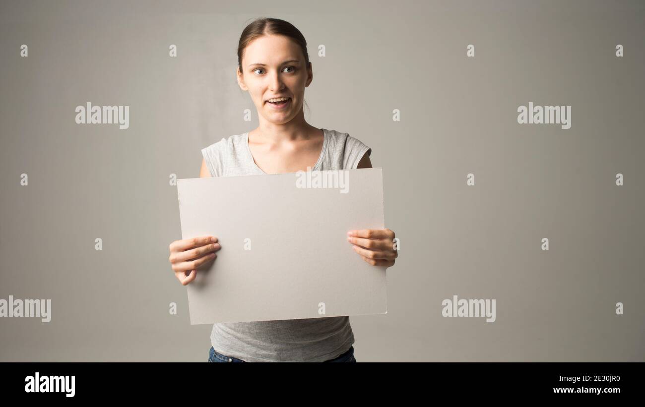 woman holding a sheet of paper in her hand Stock Photo - Alamy