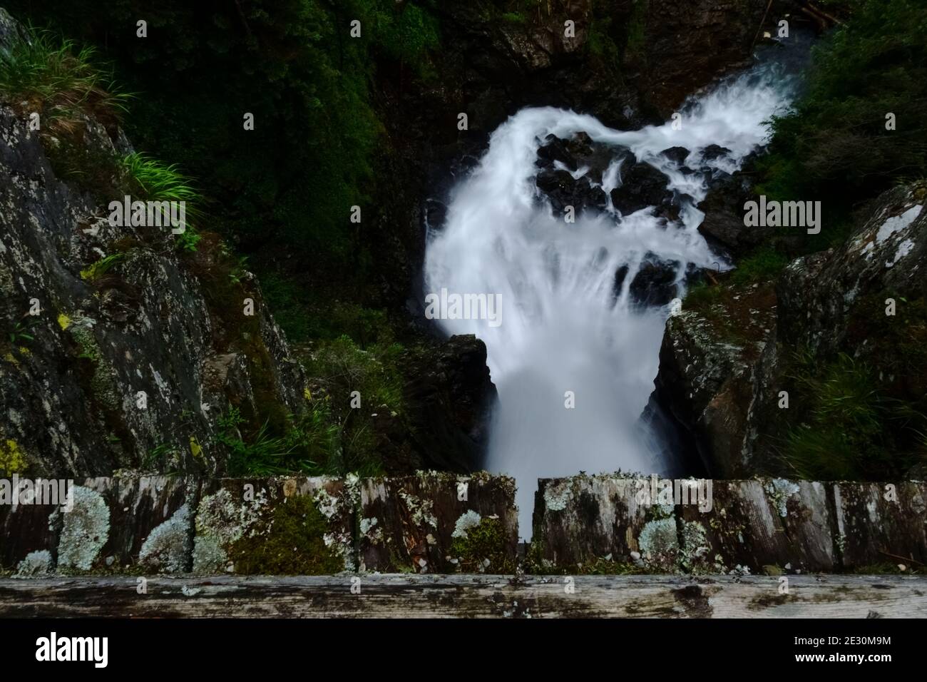 Splashing from waterfall hi-res stock photography and images - Alamy