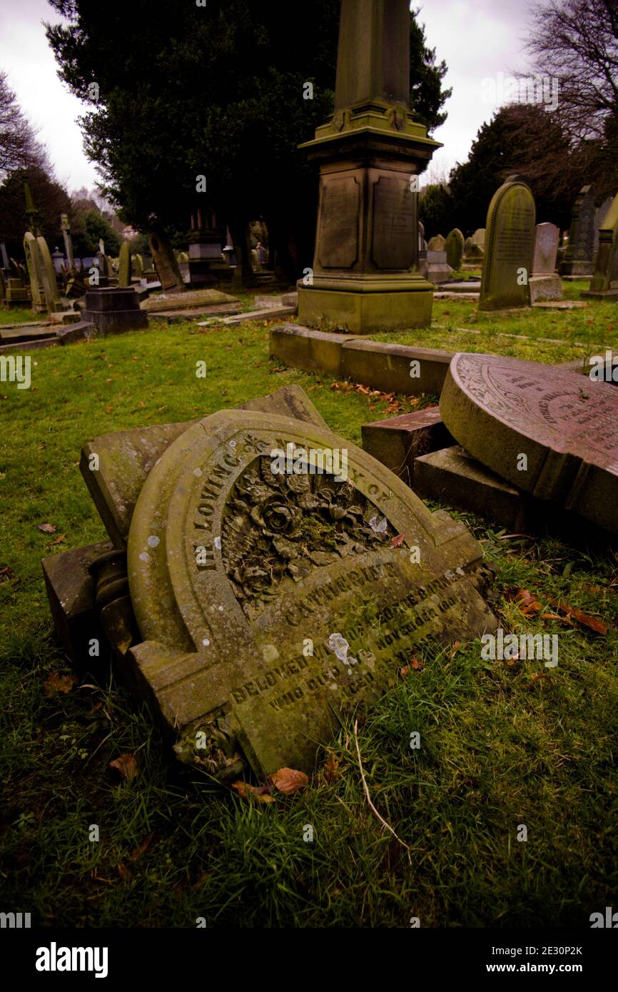 old victorian graveyard and headstone Stock Photo - Alamy
