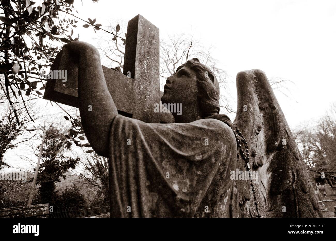 old victorian graveyard and headstone Stock Photo - Alamy