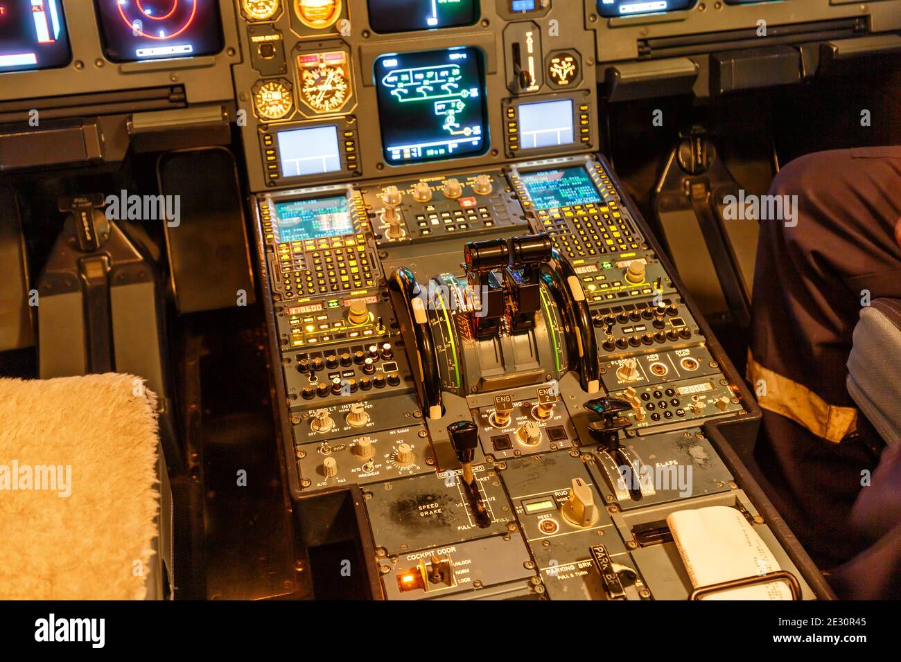 Aircraft cockpit night hi-res stock photography and images - Alamy
