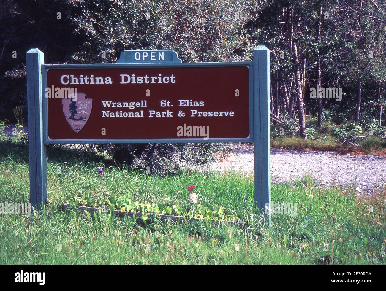 Billboard "Chitina District Wrangell St. Elias Nationalpark" in Chitina ...