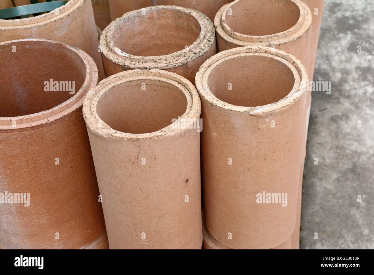 Making clay pipes hi-res stock photography and images - Alamy