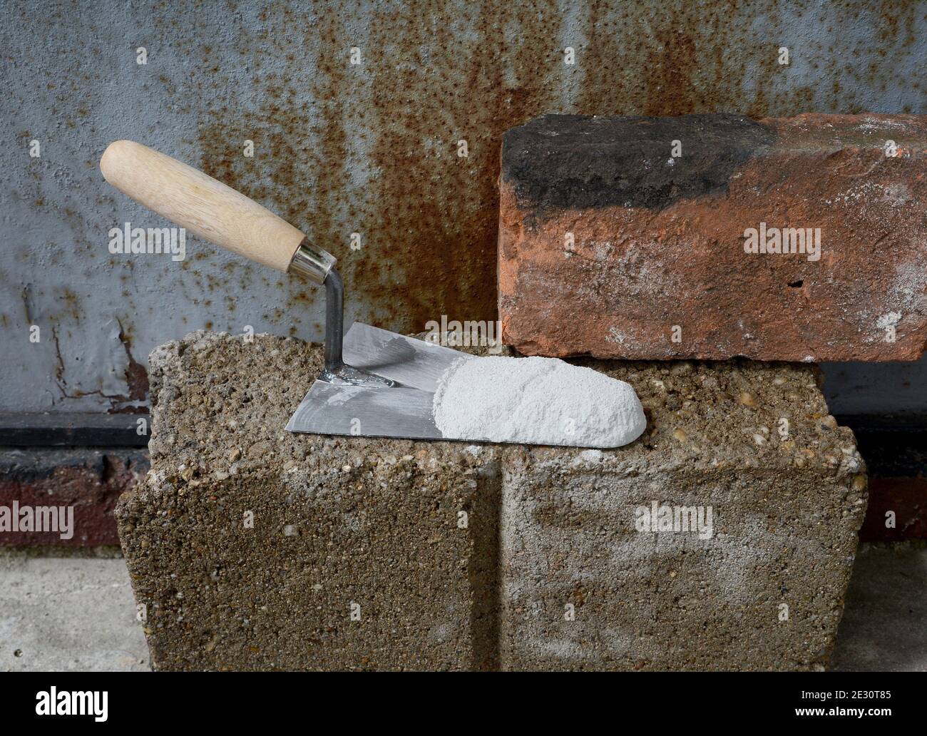 Cement or mortar powder with a trowel put on the brick for construction ...