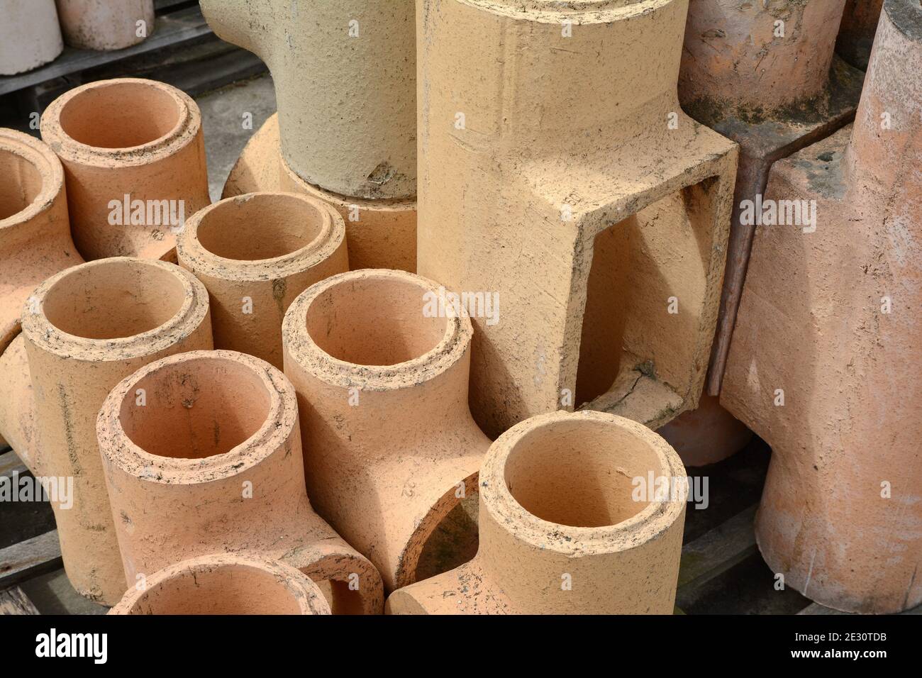 Making clay pipes hi-res stock photography and images - Alamy
