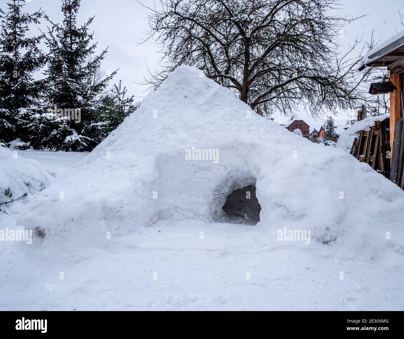 Children in a cave hi-res stock photography and images - Alamy