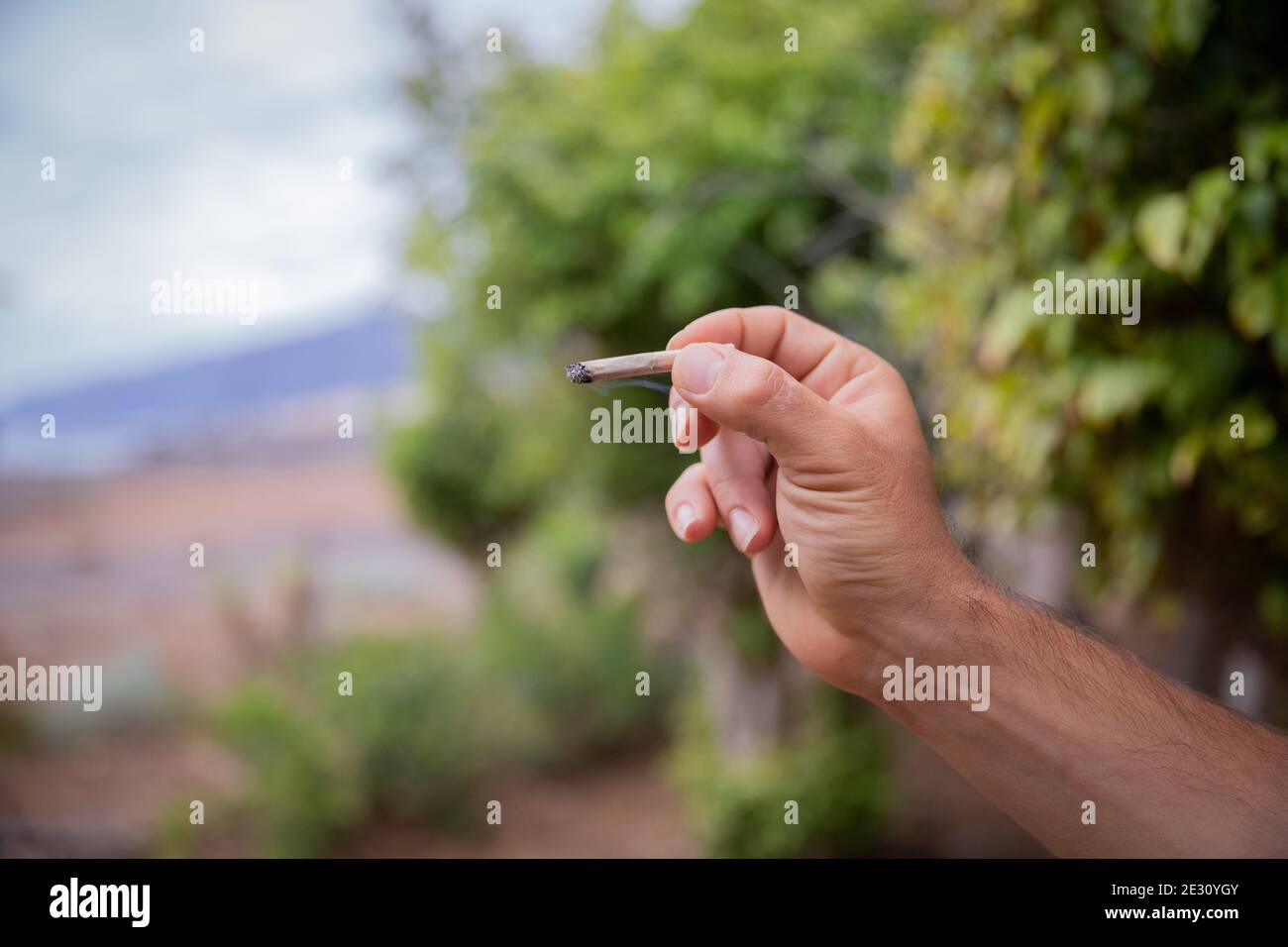 Hand pot joint hi-res stock photography and images - Alamy