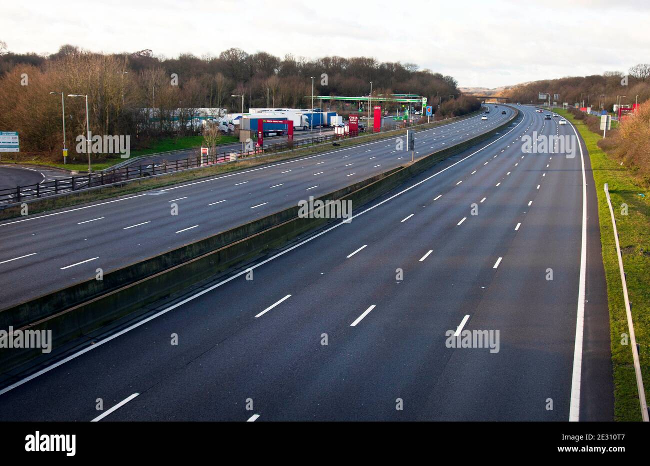 Surrey kent border hi-res stock photography and images - Alamy