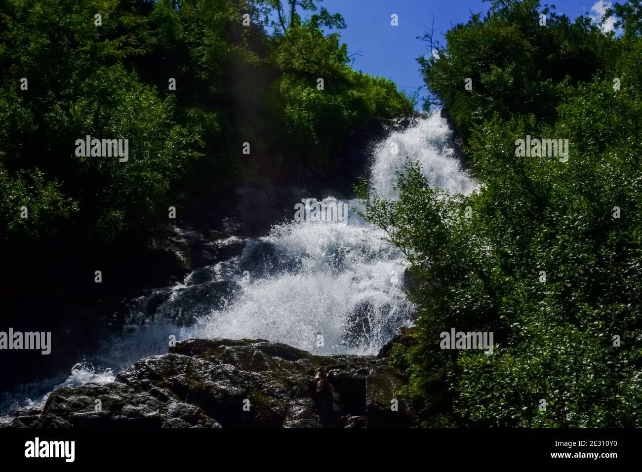 Rushing water over rocks hi-res stock photography and images - Alamy