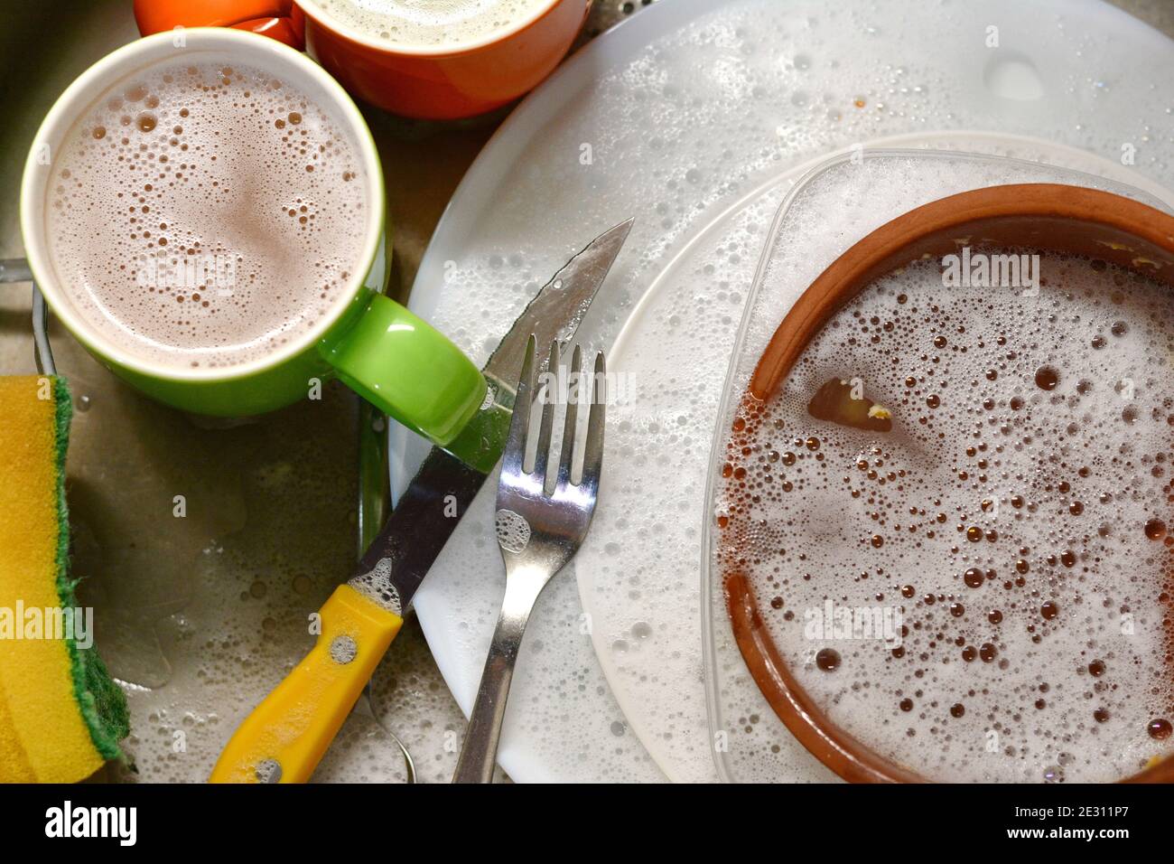 Sponge soaking water hi-res stock photography and images - Alamy