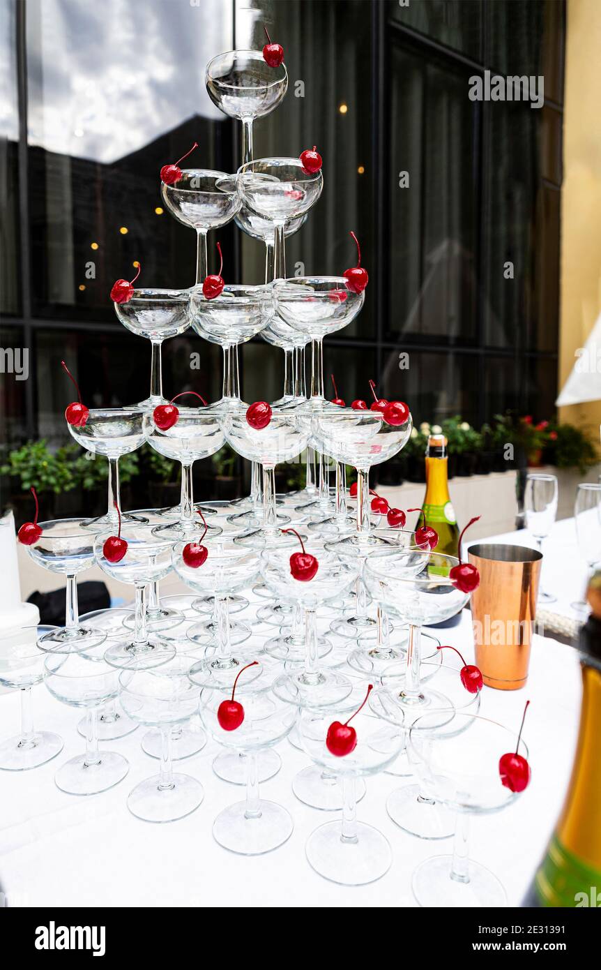 Secular party hi-res stock photography and images - Alamy