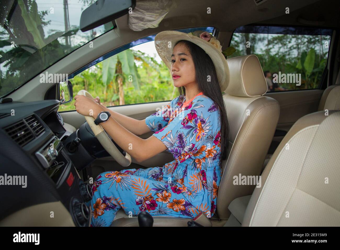 portrait of young asian beauty woman driving a car Stock Photo - Alamy