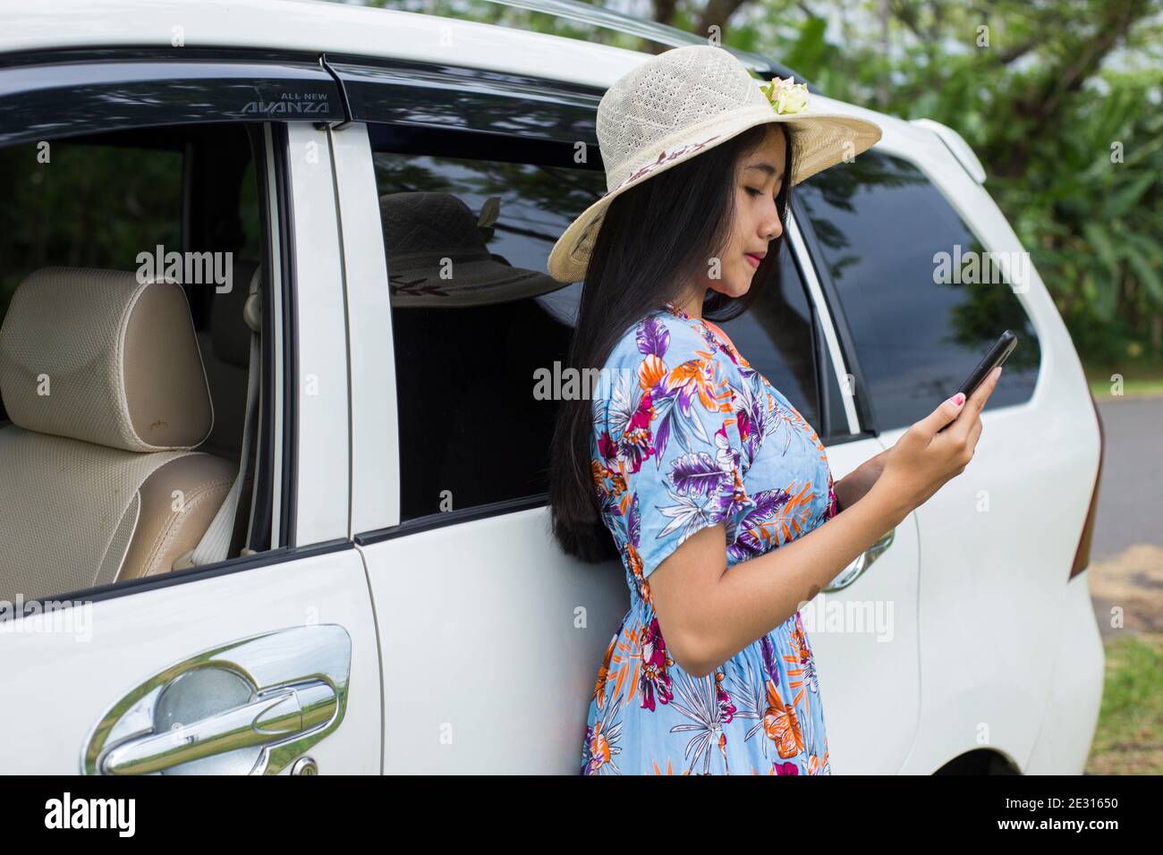 portrait of beautiful asian woman smiling while holding mobile phone ...