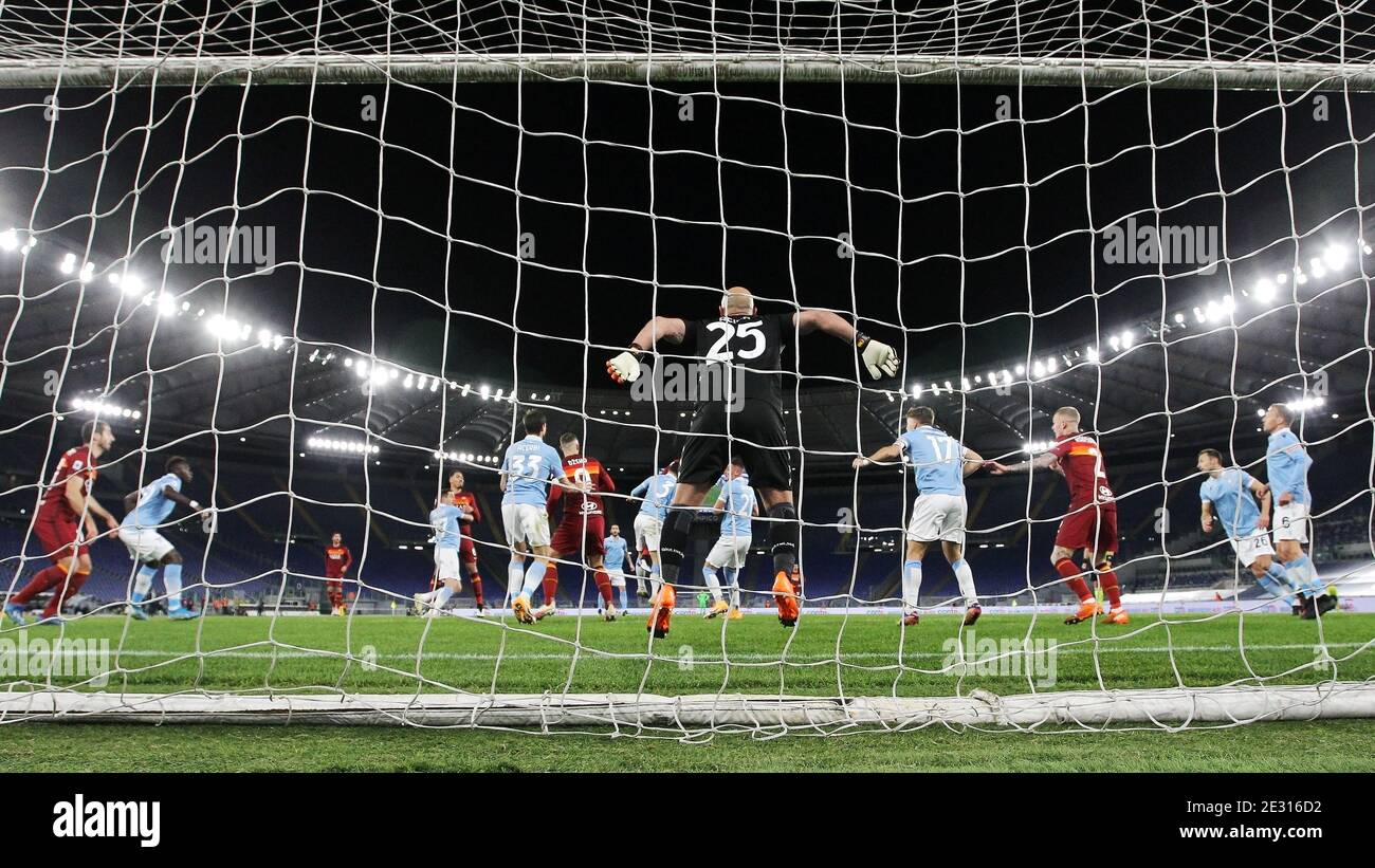 Pepe reina goalkeeper hi-res stock photography and images - Alamy