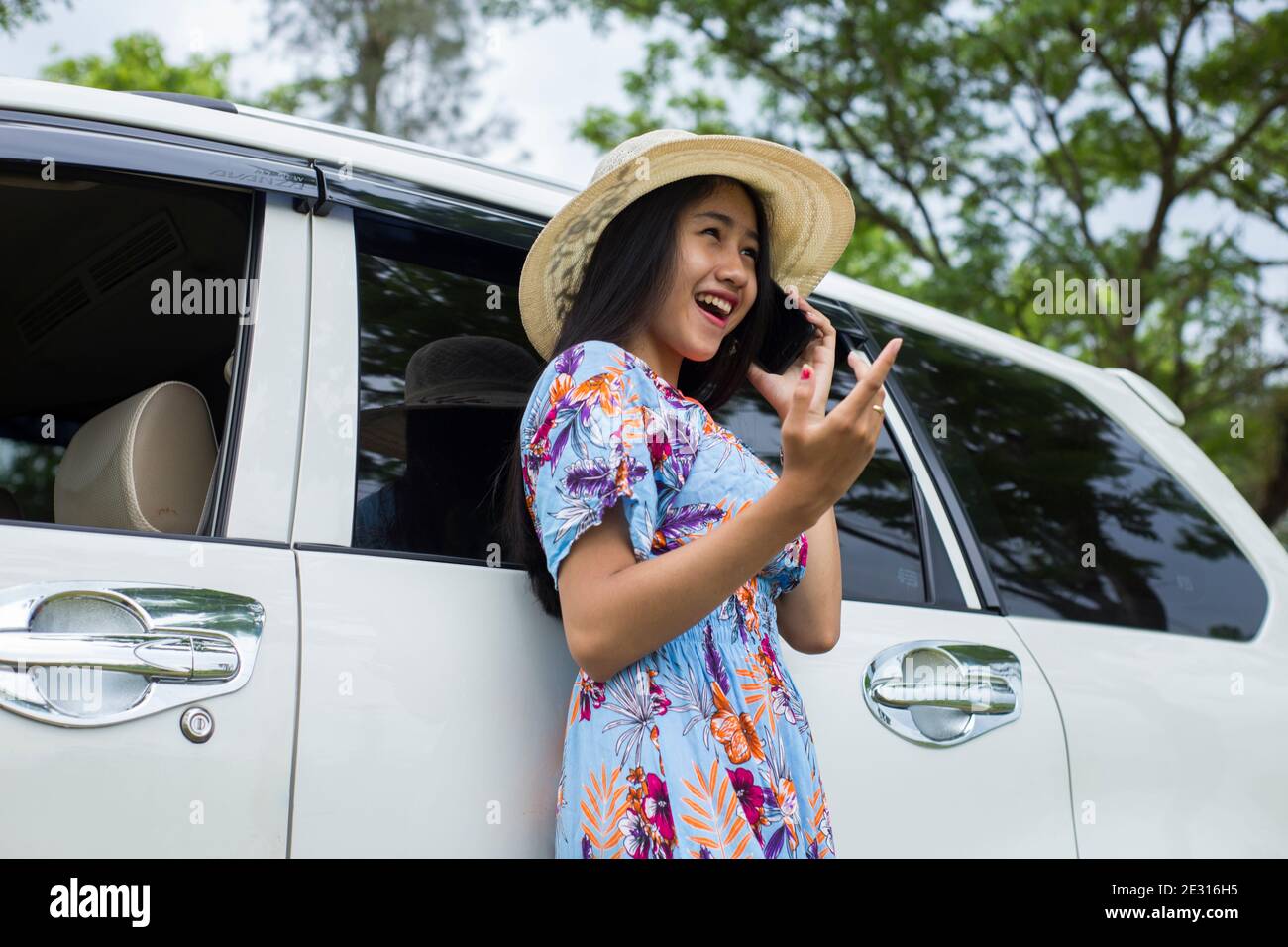 portrait of beautiful asian woman smiling while holding mobile phone ...