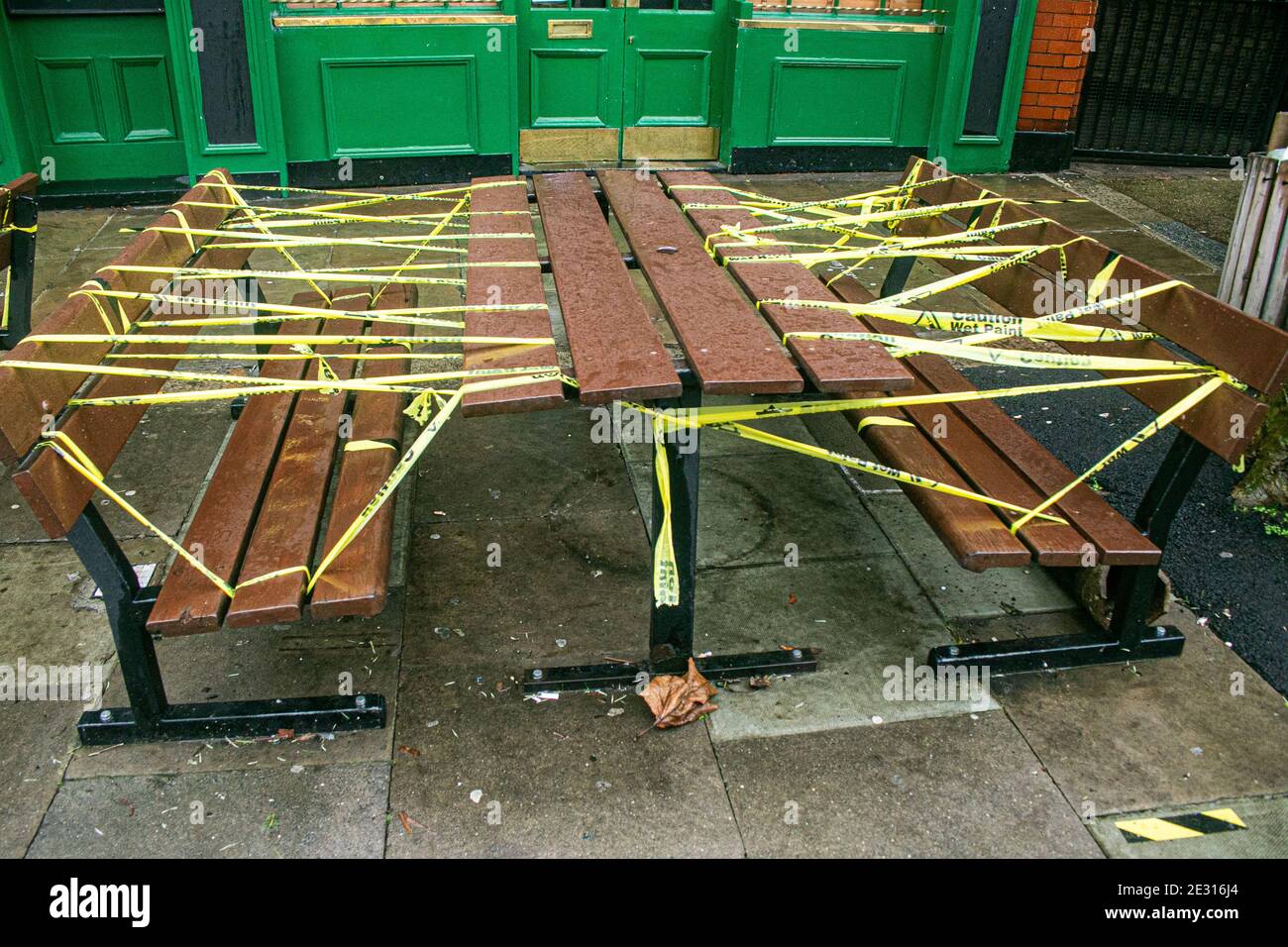 PUTNEY LONDON, UK 16 January 2021. Pub benches are taped off outside ...