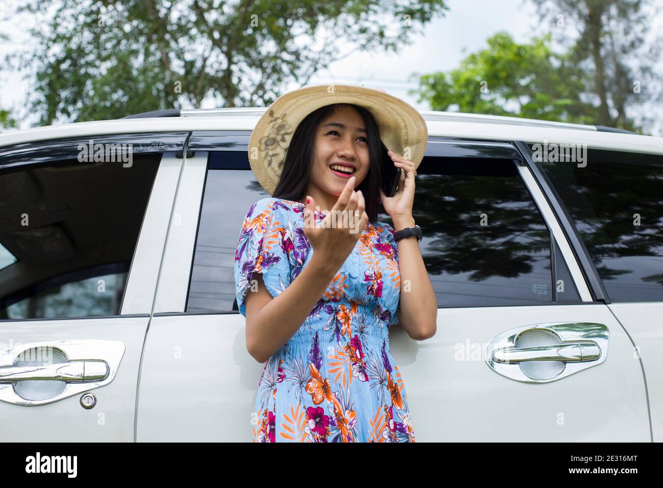 portrait of beautiful asian woman smiling while holding mobile phone ...