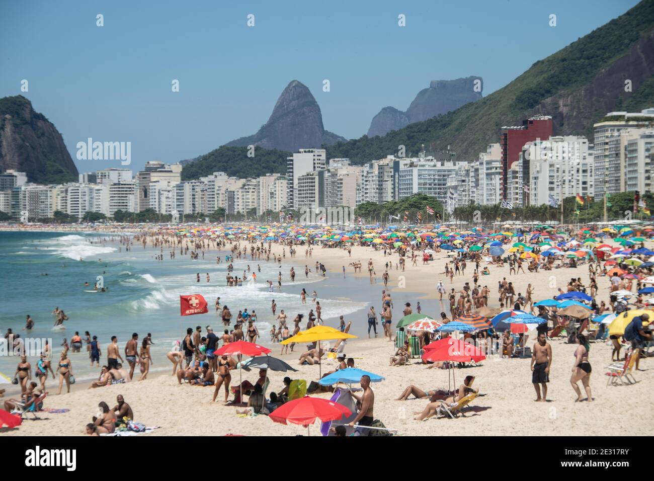 Rio De Janeiro, Brazil. 16th Jan, 2021. Bathers crowded Praia do Leme ...