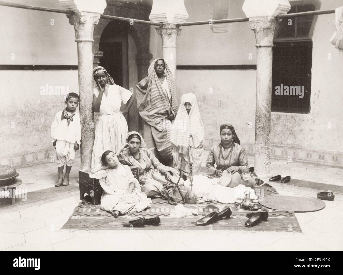 Women algeria hi-res stock photography and images - Alamy