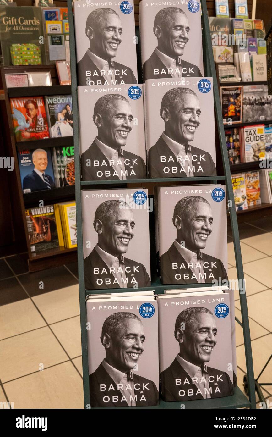 Hardbound Books displayed in a retail store, USA Stock Photo - Alamy
