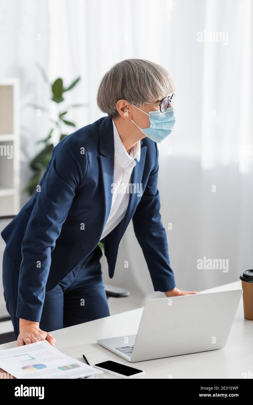 Medical team standing near table hi-res stock photography and images ...