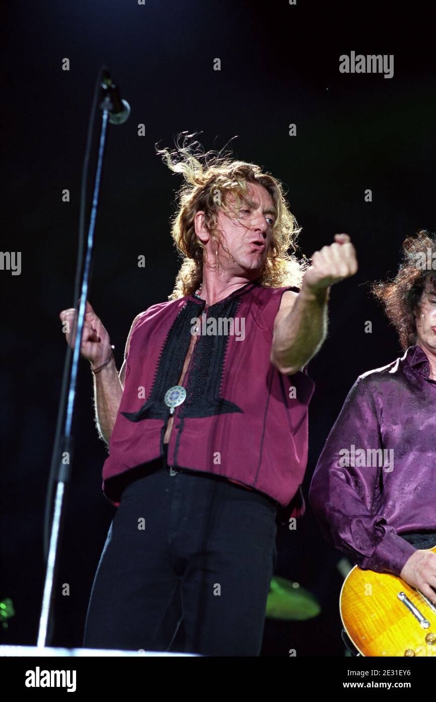 Jimmy page and robert plant hi-res stock photography and images - Alamy