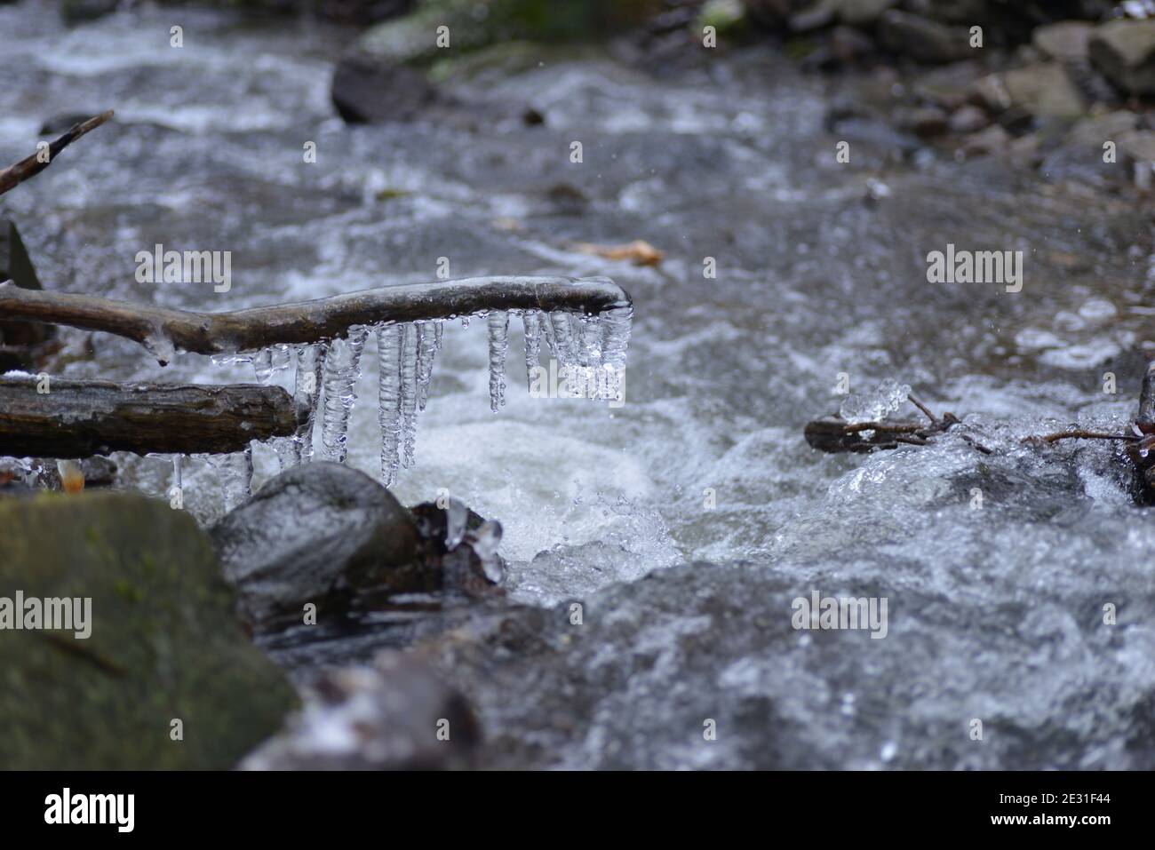 Crystal water flow hi-res stock photography and images - Alamy