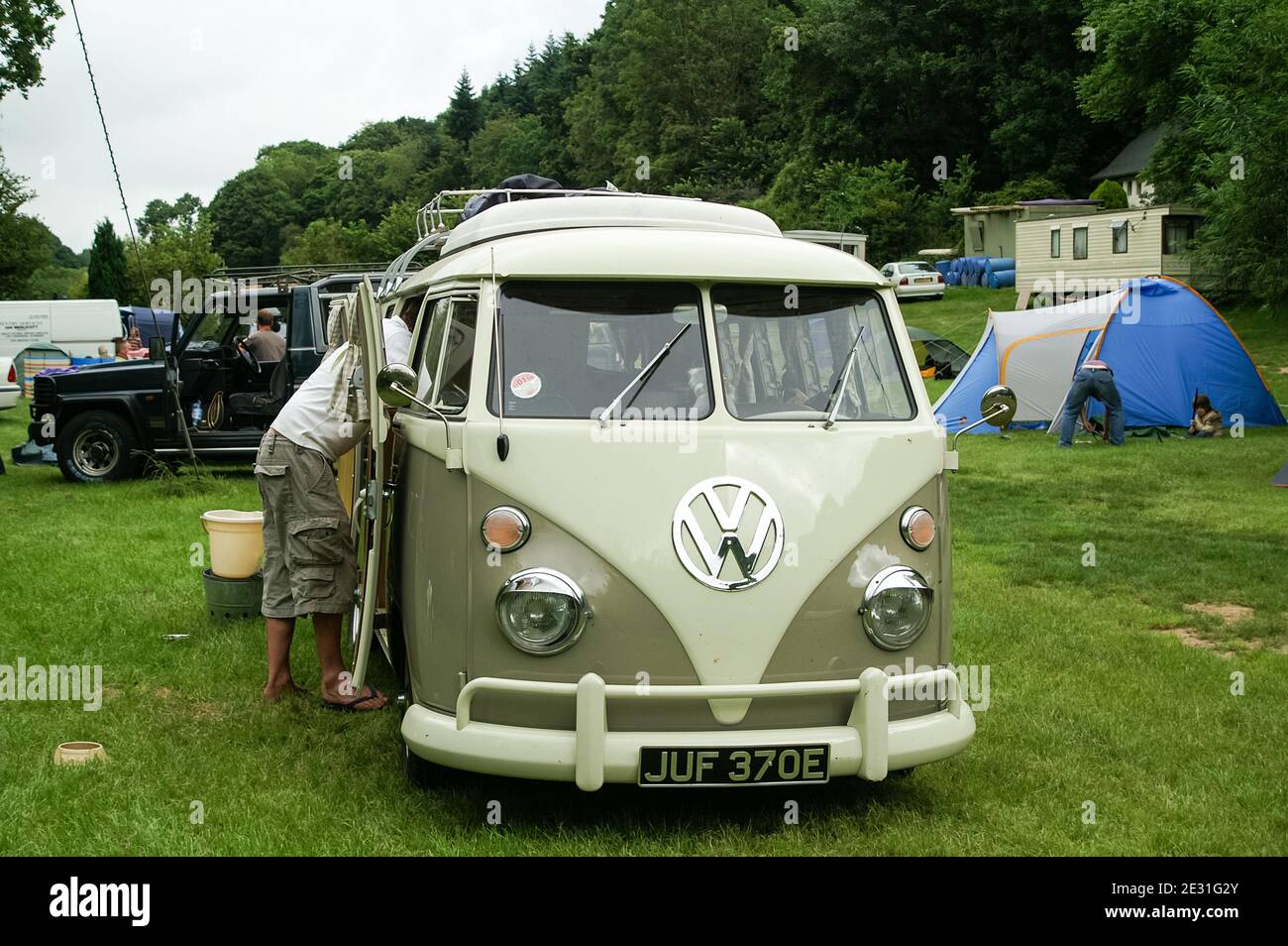 A type 2 VW split screen camper van at a campsite, UK Stock Photo - Alamy