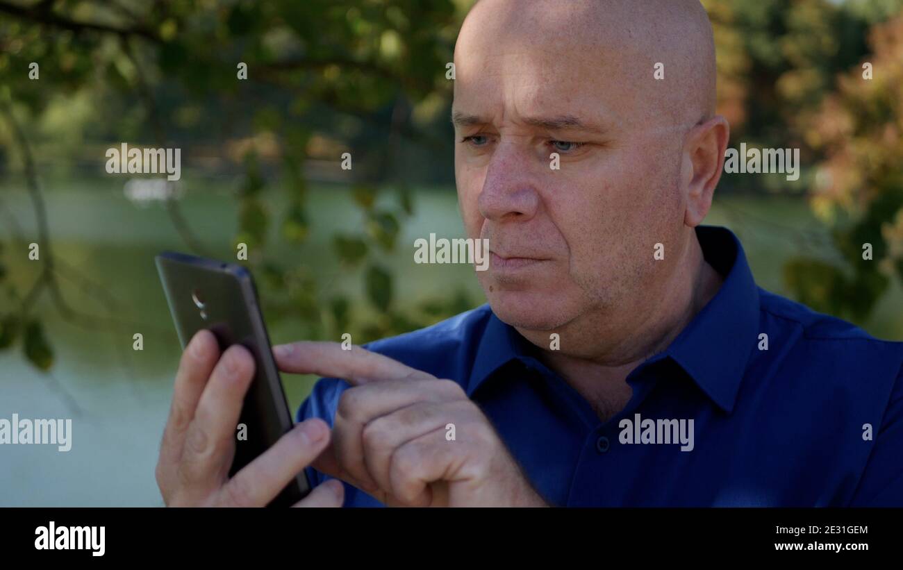 Person sending text message hi-res stock photography and images - Alamy